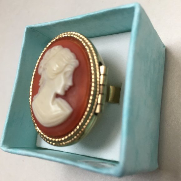 Avon | Jewelry | Vintage Avon Pink Cameo Perfume Ring | Poshmark